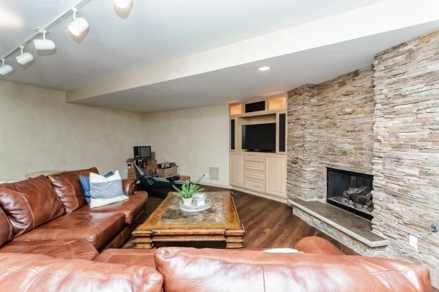 63 Malibu Ct, Burr Ridge, IL 60527