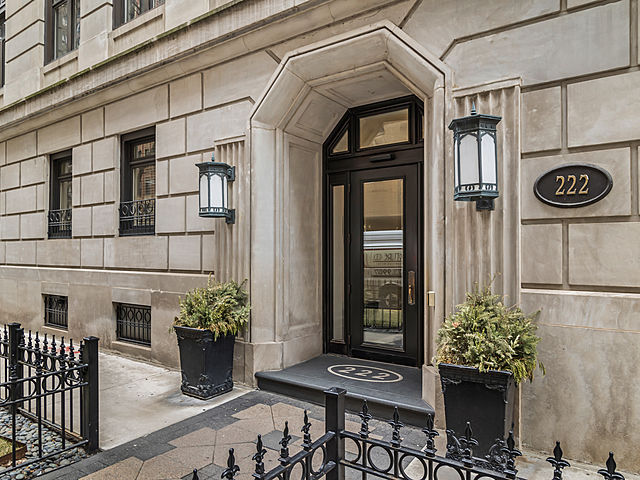 222 East Chestnut Street 3D