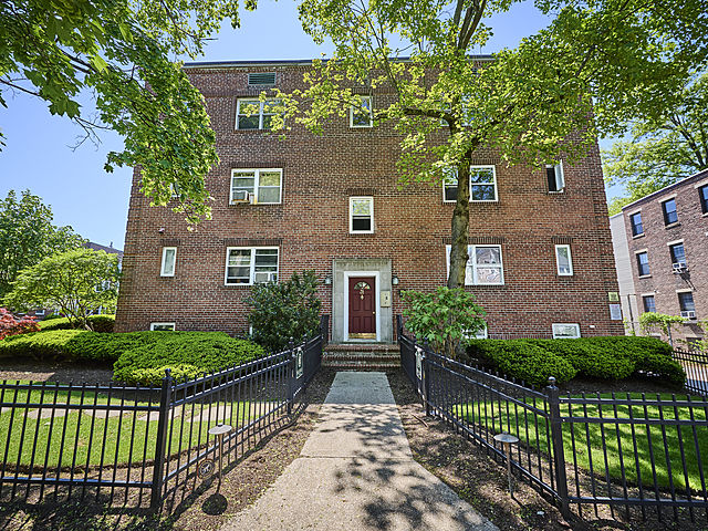 31 Alton Place 6, Brookline, MA 02446