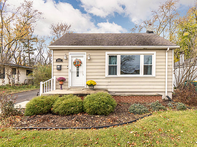 22827 Power Road, Farmington, MI 48336